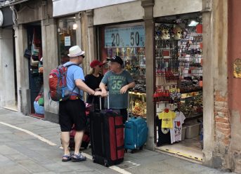 How to Avoid Pickpockets in Europe | Tips for Outsmarting the Thieves