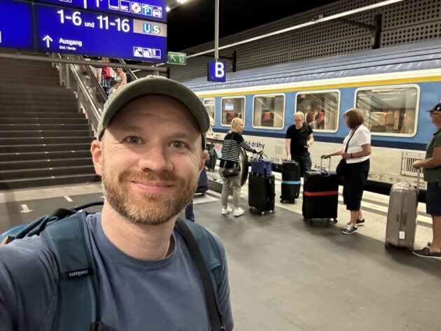 How To Travel With A Laptop | Tips For Keeping Your Laptop Safe - Guide ...